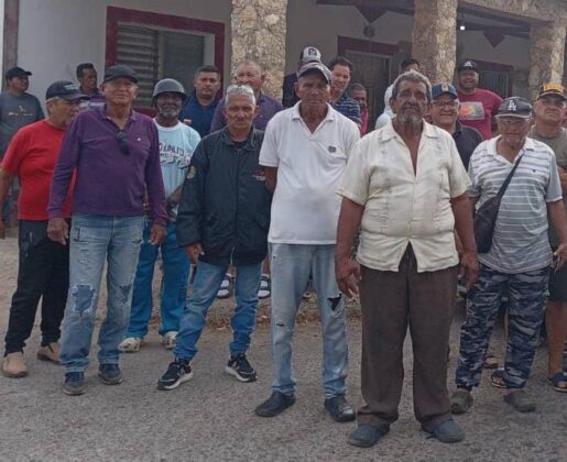 Municipio Falcón| Usuarios piden suministro de combustible de manera ...